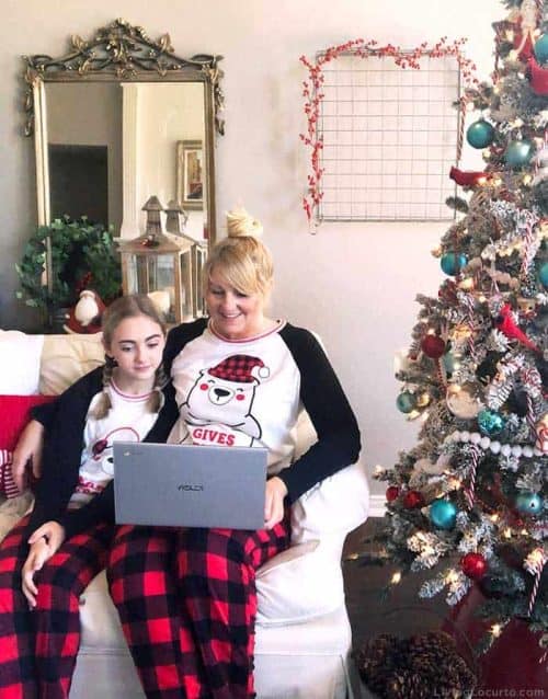 Best Holiday Gift for Teens - Chromebook Review - Living Locurto